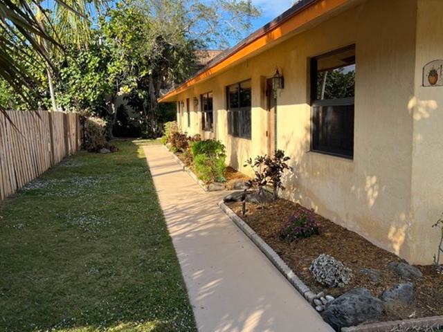 2 BR, 1 BA Apartment 119 Lakeview Avenue, Unit 2, Lantana, FL 33462