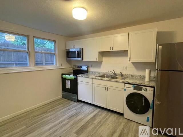 2 BR, 1 BA Apartment 123 North Champlain Street, Unit 2, Burlington, VT 05401