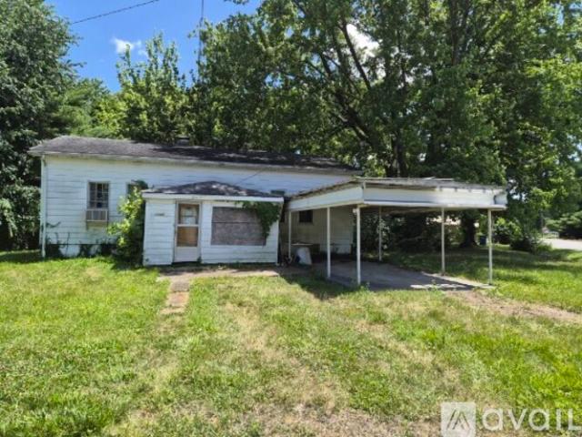 2 BR, 1 BA Apartment 1200 SW 6th St, Fairfield, IL 62837
