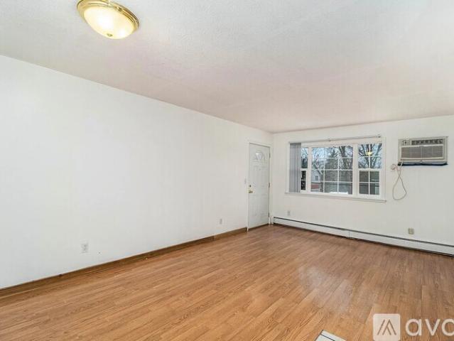 2 BR, 1 BA Apartment 1202 Euclid Avenue, Kalamazoo, MI 49006