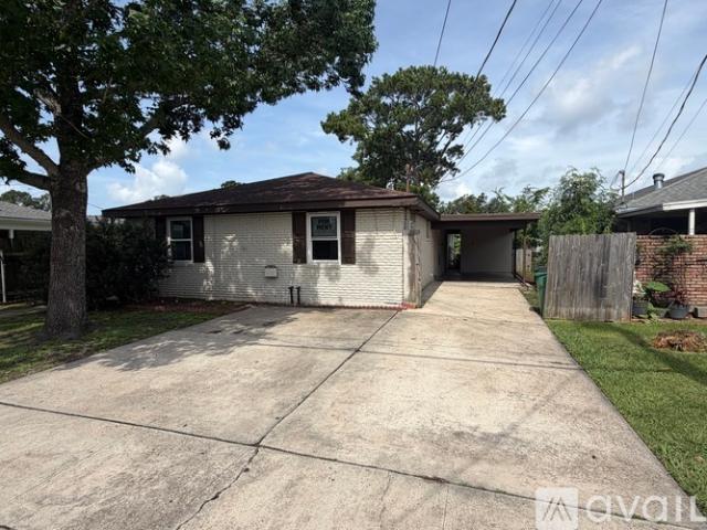 2 BR, 1 BA Apartment 1208 Edenborn Ave, Unit Front, Metairie, LA 70001
