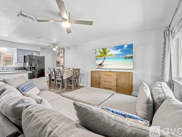 2 BR, 1 BA Apartment 1208 NE 5th Ave, Unit 1, Fort Lauderdale, FL 33304