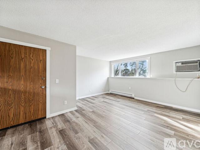2 BR, 1 BA Apartment 120 Emory Dr, Unit 2, River Falls, WI 54022