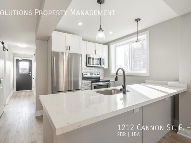 2 BR, 1 BA Apartment 1212 Cannon St. E Hamilton, ON L8H 1T9