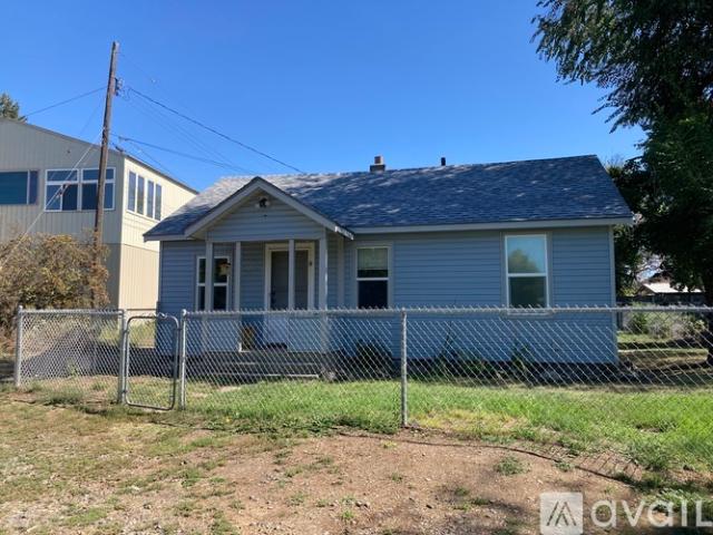 2 BR, 1 BA Apartment 1212 N South Riverton Ave, Spokane, WA 99202