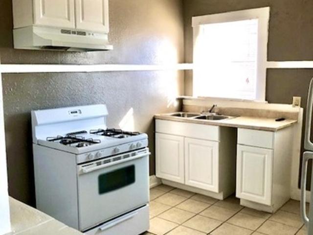 2 BR, 1 BA Apartment 1212 Randolph Dr, Unit 1, El Paso, TX 79902