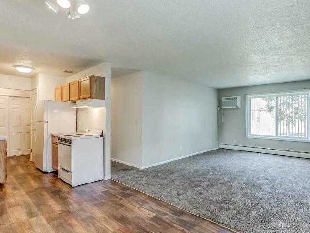 2 BR, 1 BA Apartment 1213 Gentry Ave N Unit 6276 301, Saint Paul, MN 55128