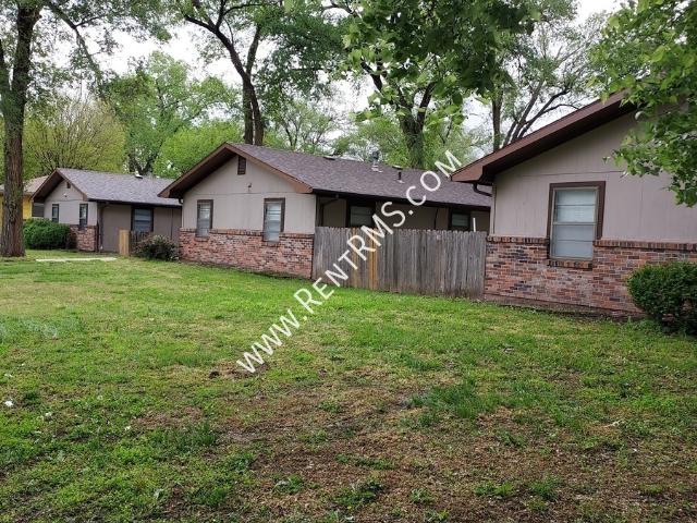 2 BR, 1 BA Apartment 1213 Yuma St, Manhattan, KS 66502