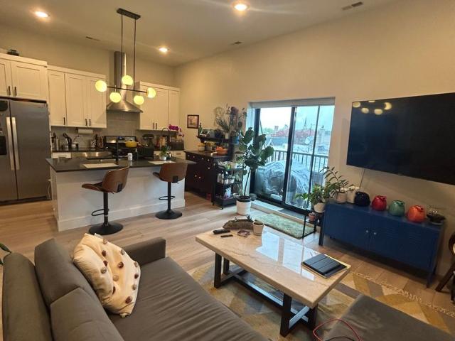 2 BR, 1 BA Apartment 1214 W. Carmen Avenue, Chicago, IL 60640