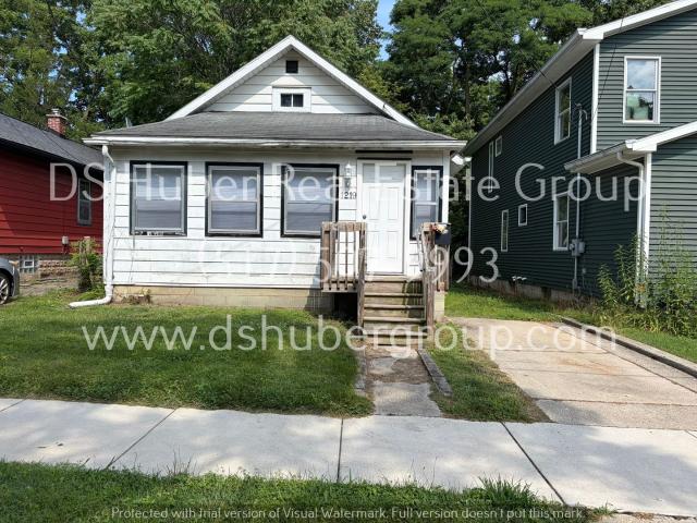 2 BR, 1 BA Apartment 1219 McCullough St, Lansing, MI 48912