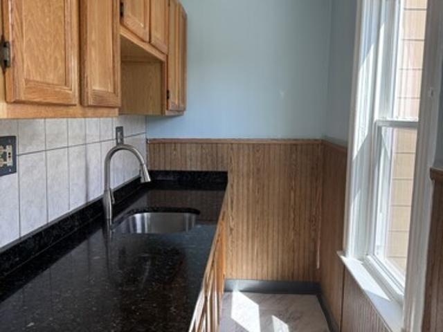 2 BR, 1 BA Apartment 121 Eastern Ave, Worcester, MA 01605