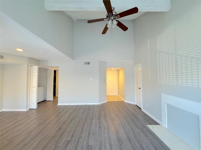 2 BR, 1 BA Apartment 12200 Overbrook Lane, Houston, TX 77077
