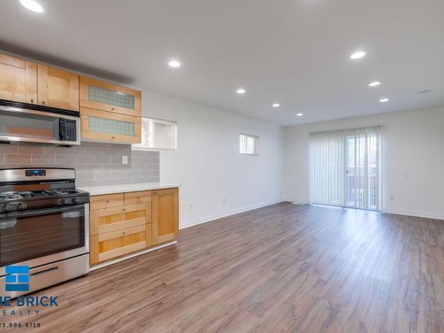2 BR, 1 BA Apartment 1223 N Bronson Ave, Los Angeles, CA 90038