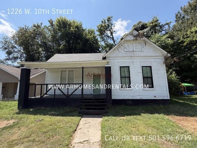 2 BR, 1 BA Apartment 1226 W. 10th Street, North Little Rock, AR 72114