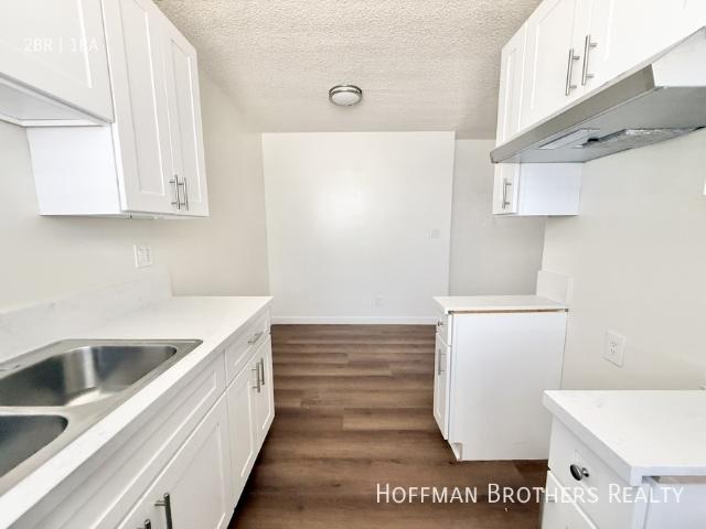 2 BR, 1 BA Apartment 1228 W. 57th Street, Los Angeles, CA 90037