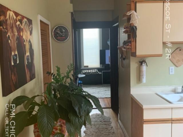 2 BR, 1 BA Apartment 1230 W Roscoe St, Chicago, IL 60657