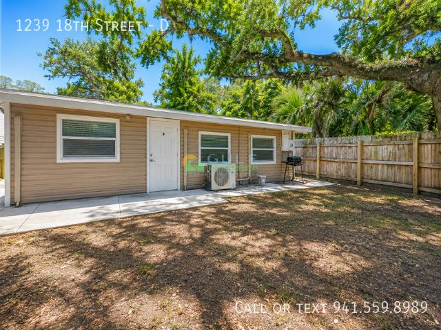 2 BR, 1 BA Apartment 1239 18th Street D, Sarasota, FL 34234