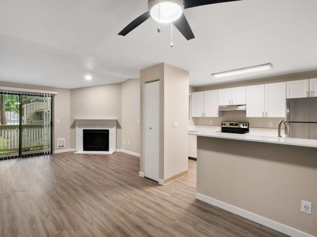 2 BR, 1 BA Apartment 12414 NE 127th Court Unit G07, Kirkland, WA 98034