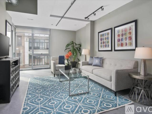 2 BR, 1 BA Apartment 1242 N Milwaukee Ave, Unit 703, Chicago, IL 60622