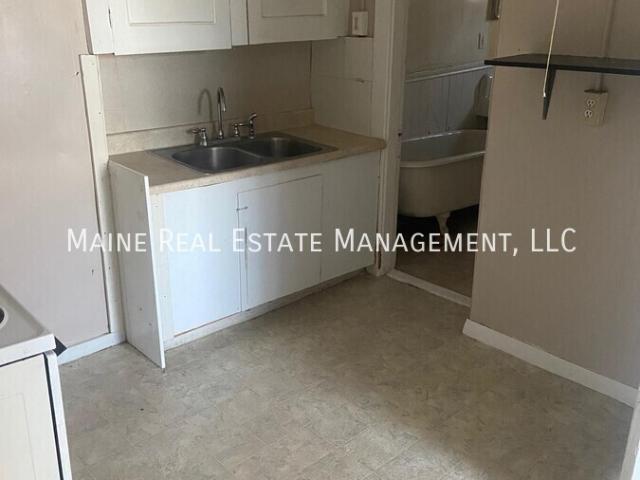 2 BR, 1 BA Apartment 124 York Street Apt, Bangor, ME 04401