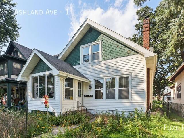 2 BR, 1 BA Apartment 1253 Ashland Ave, St Paul, MN 55104