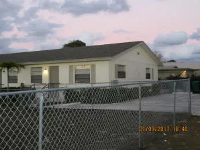2 BR, 1 BA Apartment 1259 W 37th Ct, Riviera Beach, FL 33404
