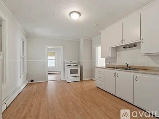 2 BR, 1 BA Apartment 125 Cross Street, Unit 2, Southbridge, MA 01550
