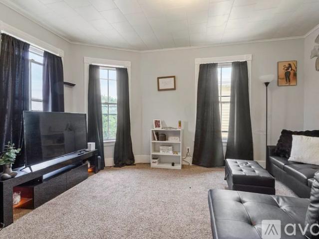 2 BR, 1 BA Apartment 125 Cross Street, Unit 3, Southbridge, MA 01550