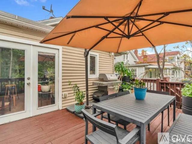 2 BR, 1 BA Apartment 125 Nicoll Street, New Haven, CT 06511