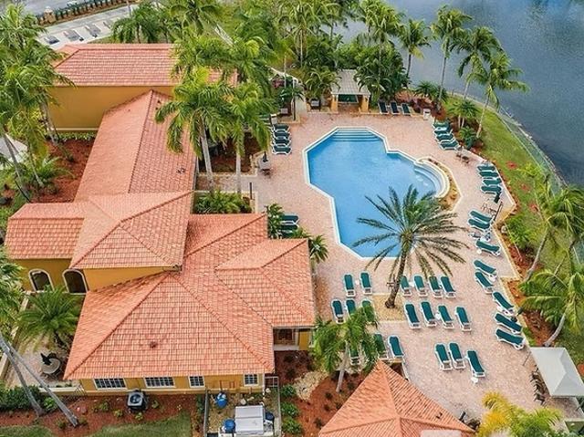 2 BR, 1 BA Apartment 1270 Wildwood Lakes Blvd, Unit 202, Naples, FL 34104
