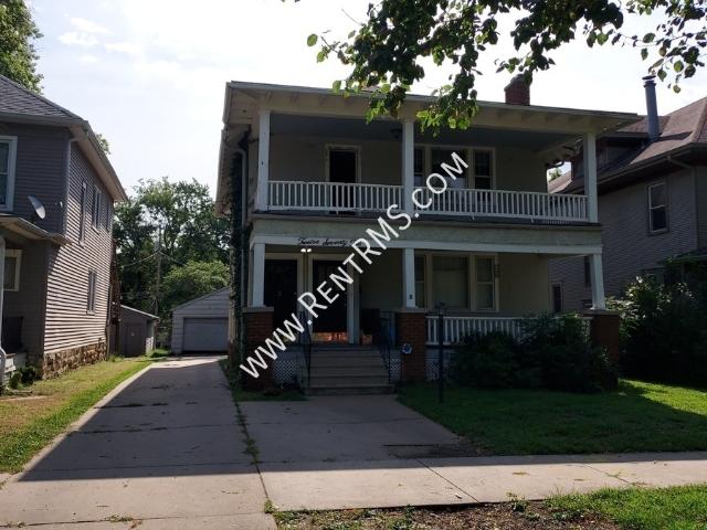 2 BR, 1 BA Apartment 1272 SW Western Ave, Topeka, KS 66604