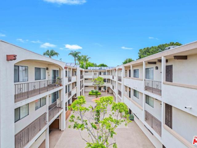 2 BR, 1 BA Apartment 12801 Moorpark Street, Studio City, CA 91604