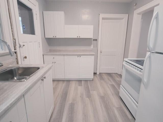 2 BR, 1 BA Apartment 1291 Elsmere Ave Unit 5, Windsor, ON N8X 4G6