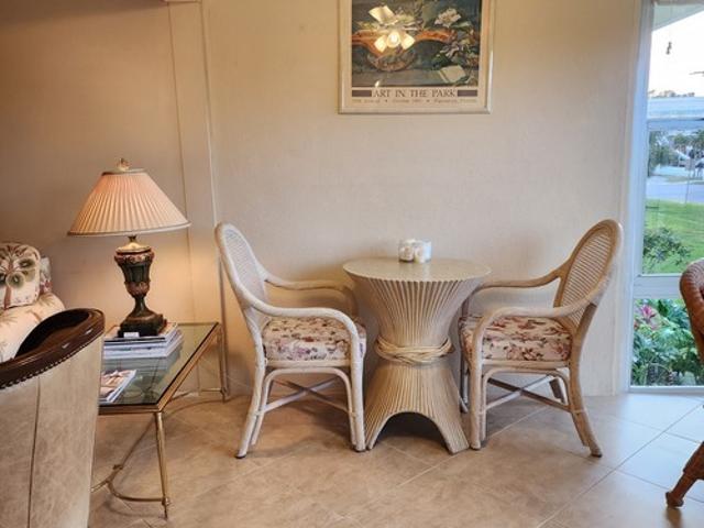 2 BR, 1 BA Apartment 12 Th Avenue South, Unit 426, Naples, FL 34102