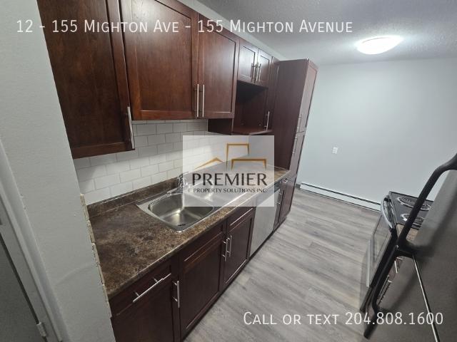 2 BR, 1 BA Apartment 12 155 Mighton Ave, Winnipeg, MB R2L 0M6