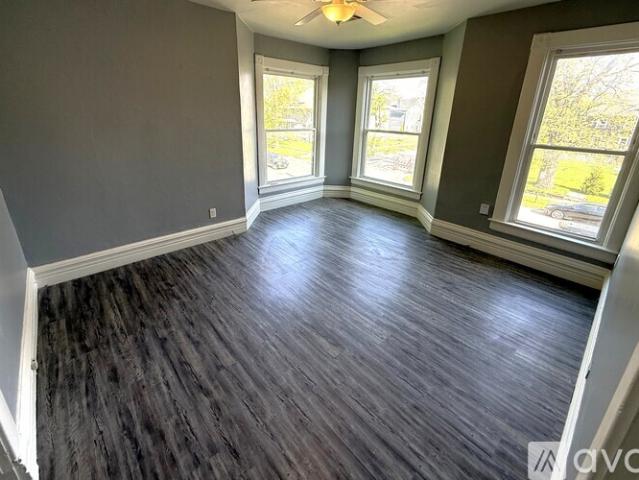 2 BR, 1 BA Apartment 133 W 13 Th St, Unit 3, Davenport, IA 52803