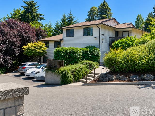 2 BR, 1 BA Apartment 13004 33rd Avenue South, Unit 1, Tukwila, WA 98168