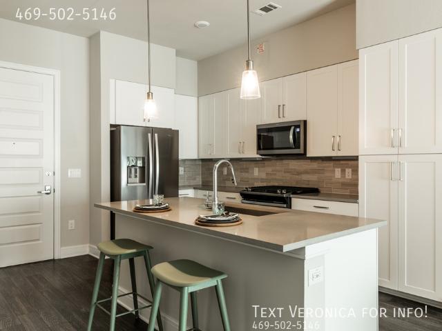 2 BR, 1 BA Apartment 1301 W 5th St, Austin, TX 78703