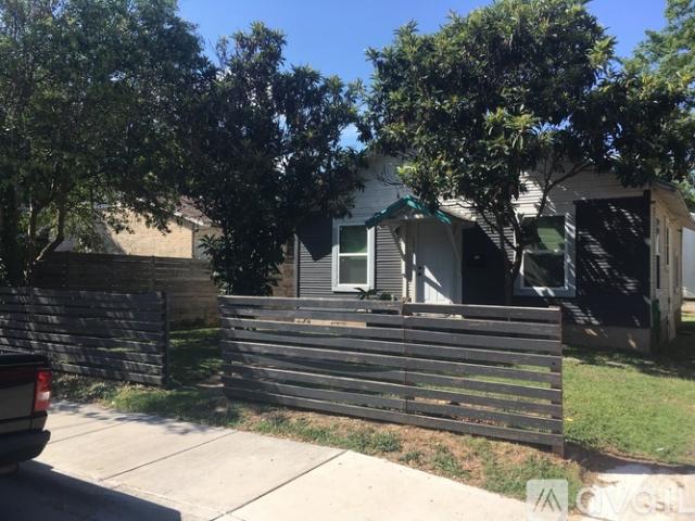 2 BR, 1 BA Apartment 1303 East 3rd Street, Austin, TX 78702
