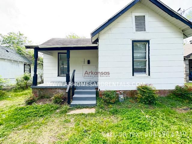 2 BR, 1 BA Apartment 1306 W. 24th Street, North Little Rock, AR 72114