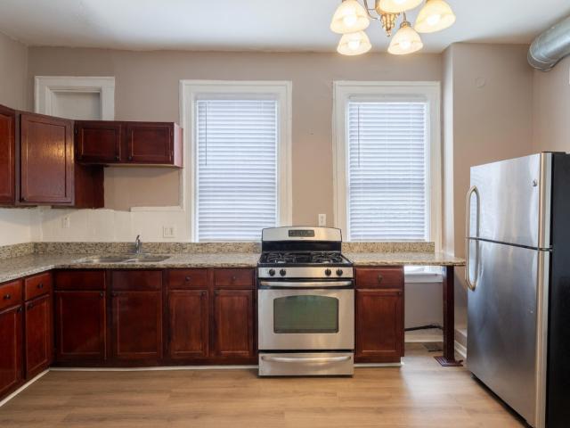 2 BR, 1 BA Apartment 1309 West Huron Street, Chicago, IL 60642
