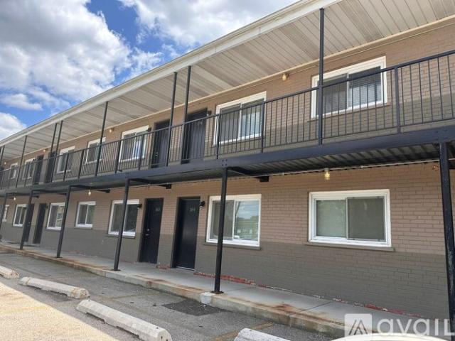 2 BR, 1 BA Apartment 130 North President Street, Unit 165, Wheaton, IL 60187