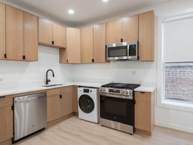 2 BR, 1 BA Apartment 1311 West Ohio Street, Chicago, IL 60642