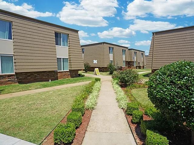 2 BR, 1 BA Apartment 1312 N Midwest Blvd, Midwest City, OK 73110