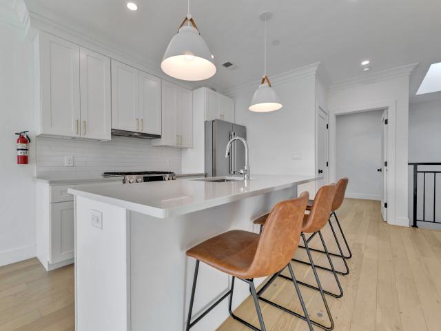 2 BR, 1 BA Apartment 1317 11th St NW, Washington, DC 20001