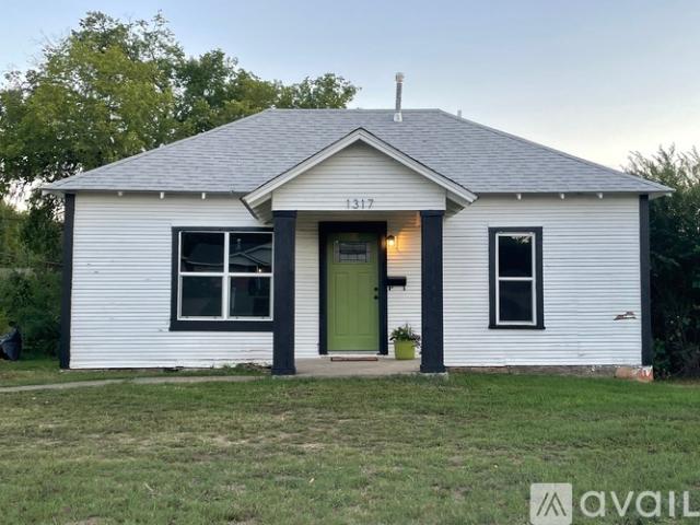 2 BR, 1 BA Apartment 1317 East Broadway Street, Cushing, OK 74023