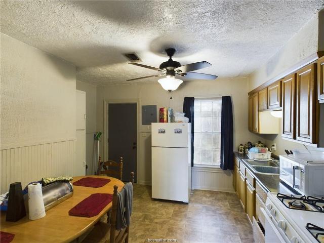 2 BR, 1 BA Apartment 1318 Antone Street, Bryan, TX 77803