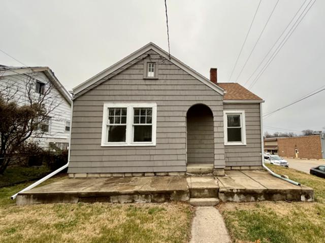 2 BR, 1 BA Apartment 1319 East Lake Avenue, Peoria Heights, IL 61616