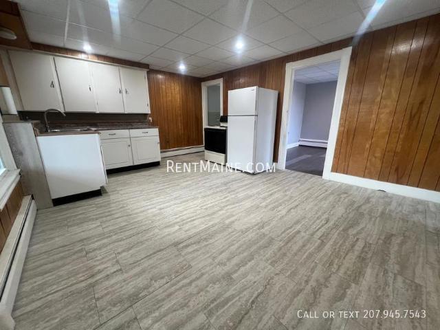 2 BR, 1 BA Apartment 131 College Ave. Apt Waterville, ME 04901