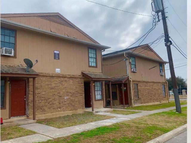 2 BR, 1 BA Apartment 131 Elsie Ave, San Antonio, TX 78204